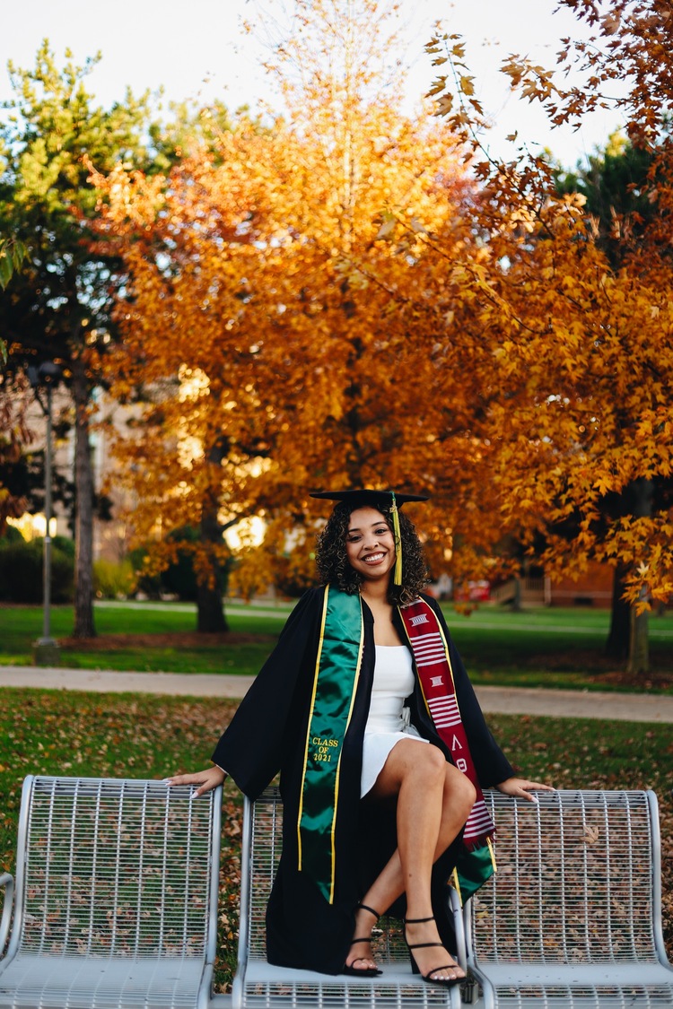 Leslie, A Wayne State University Grad Tale | chettaratphotography.com