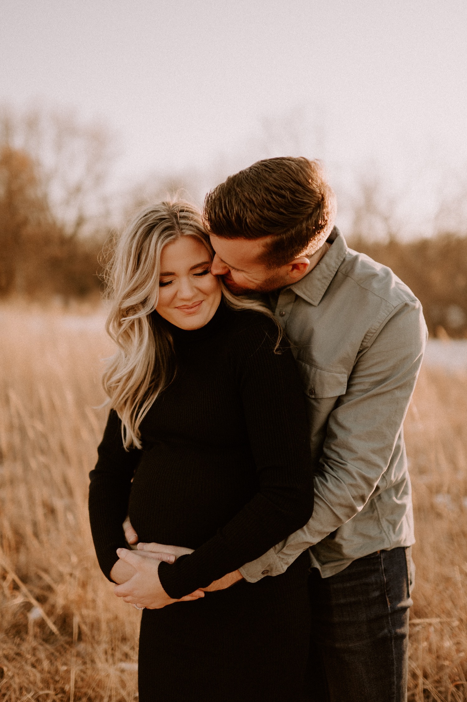 Amber + Aaron - West Omaha Maternity Session - hayleydolson.com