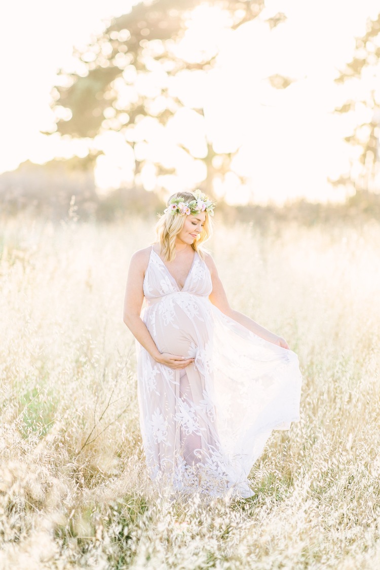 Fraboni Maternity a gorgeous backlit glow | rachaelallexphotography.com
