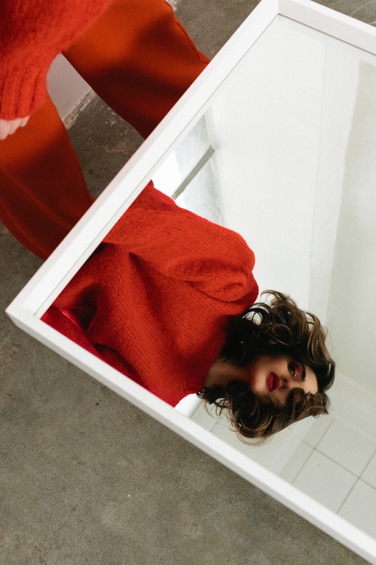RED | A COLOR STORY – Elizabeth Podlesnik
